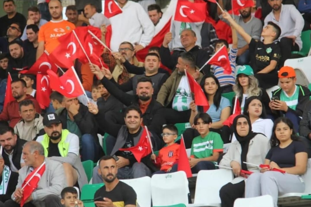 Öğrencilerimiz Iğdır FK Maçını Tribünden İzledi | igdir.edu.tr